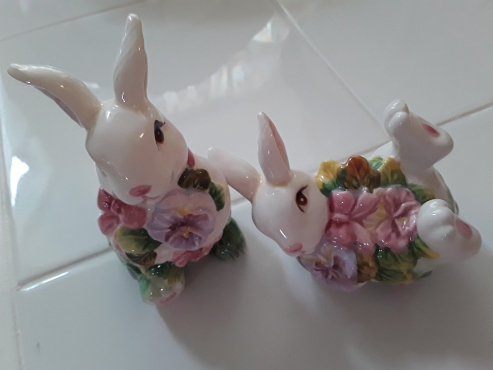 CORNER RUBY FLORAL COLLECTION SET OF 2 BUNNY RABBITS NEW DECOR SALT AND ...