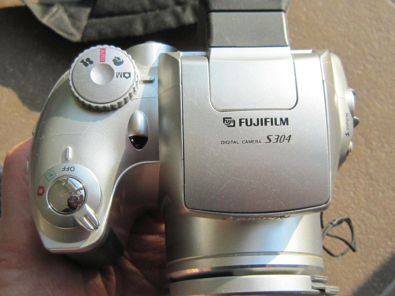 Appareil Photos- Finepix S304-Fujifilm- 3,2MP 6xZoom MiniSLRS Style ...