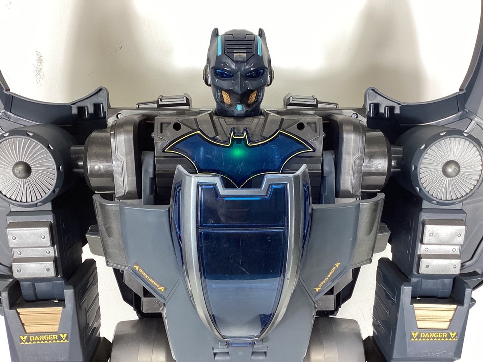 DC Comics Batman Gotham City Guardian + Batmobile Transforming Toys (Z1 ...