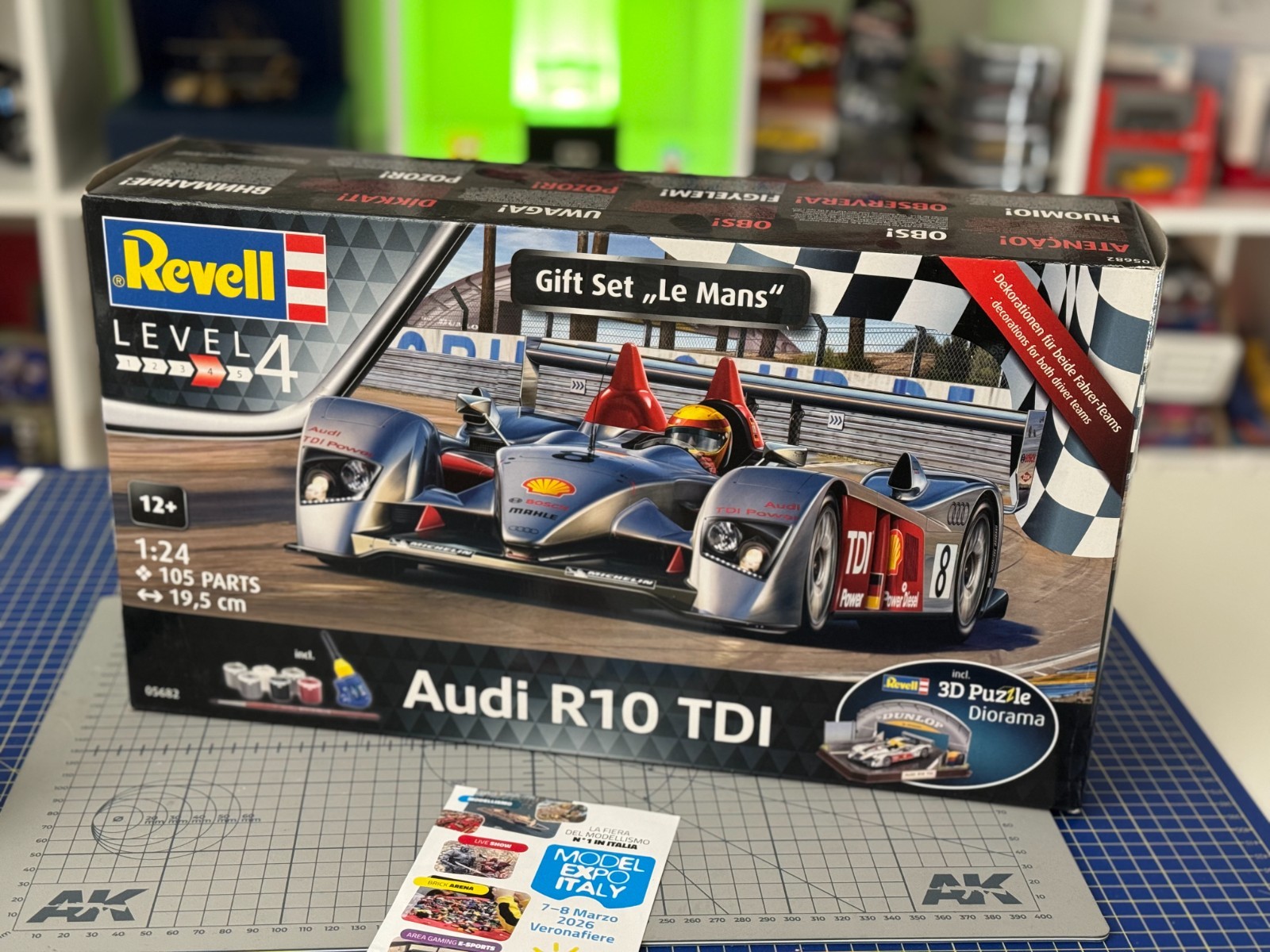 Revell Gift Set Audi R10 TDI Le Mans + 3D Puzzle 1:24 05682 Modeling | eBay