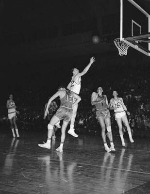 Lee Shaffer Of The Syracuse Nationals Shoots 1960S Old Basketball Photo ...