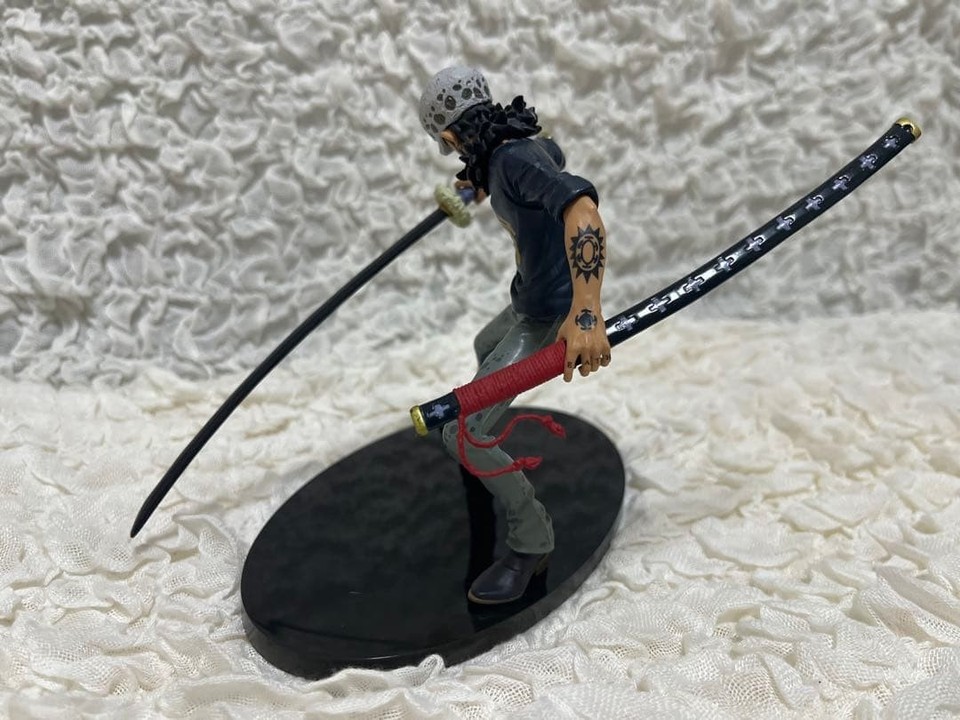 Trafalgar Law Figure Blue T-Shirt Jeans Sword Battle Pose Black Base ...