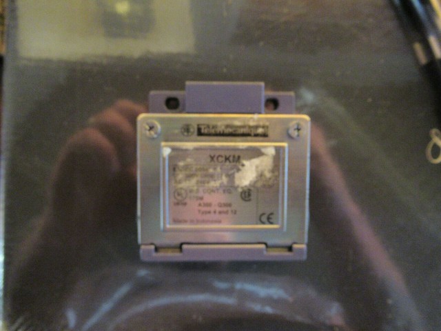 XCKM Telemecanique Position Sensor 60947-5-1 for sale online | eBay