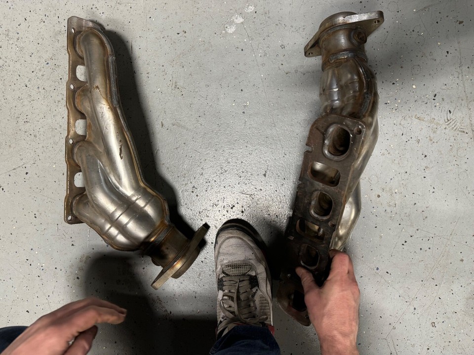 Dodge Challenger SRT Hellcat NEW Pair OEM Exhaust Manifolds (6.2L / 6 ...