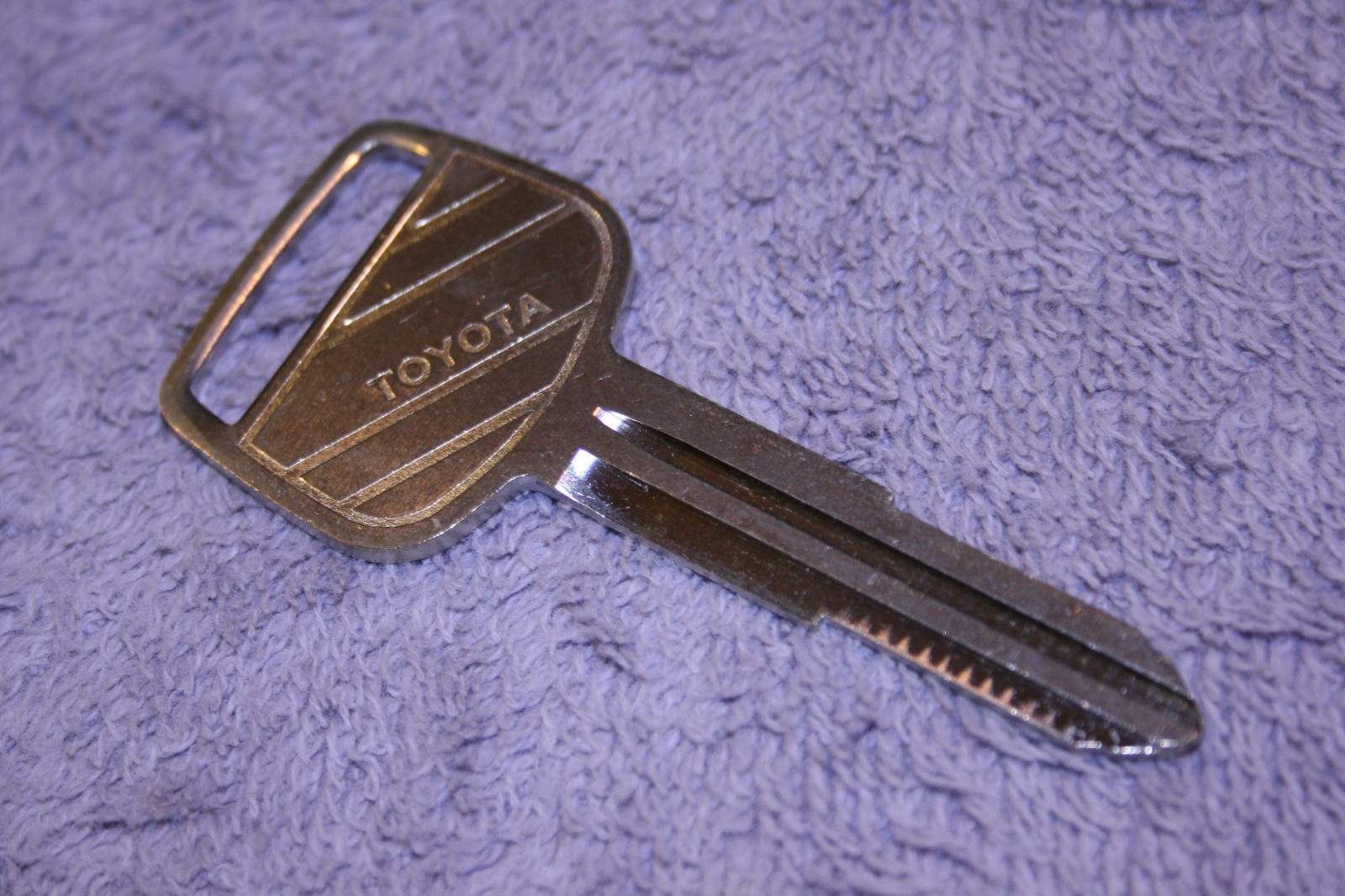 90999-00163 Uncut Key Blank - Celica Echo Land Cruiser MR2 - Genuine ...