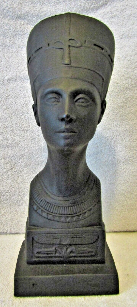Nefertiti Artifacts