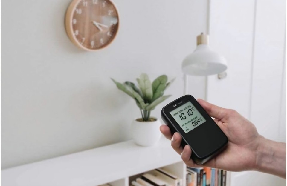 Airthings Battery-Operated Lightweight Digital Home Radon Detector New ...
