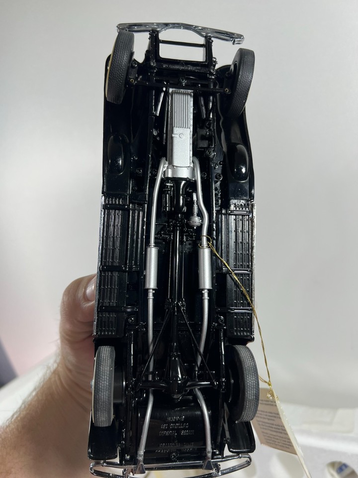 Al Capone's Armored Cadillac Diecast Model Car in 1:24 Scale by the ...