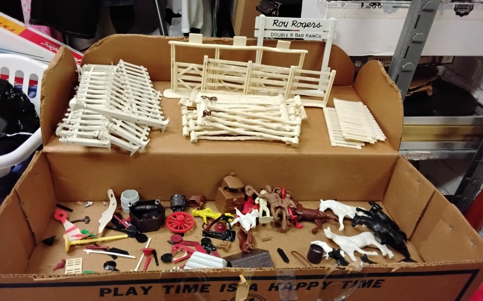 LOUIS MARX Roy Rogers Rodeo Ranch #3992 With Box additional accessories ...