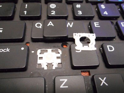 SINGLE KEY CAP+CLIP Dell Latitude 3340 E545 E7450P/N 94F68 MODEL SN8230 ...