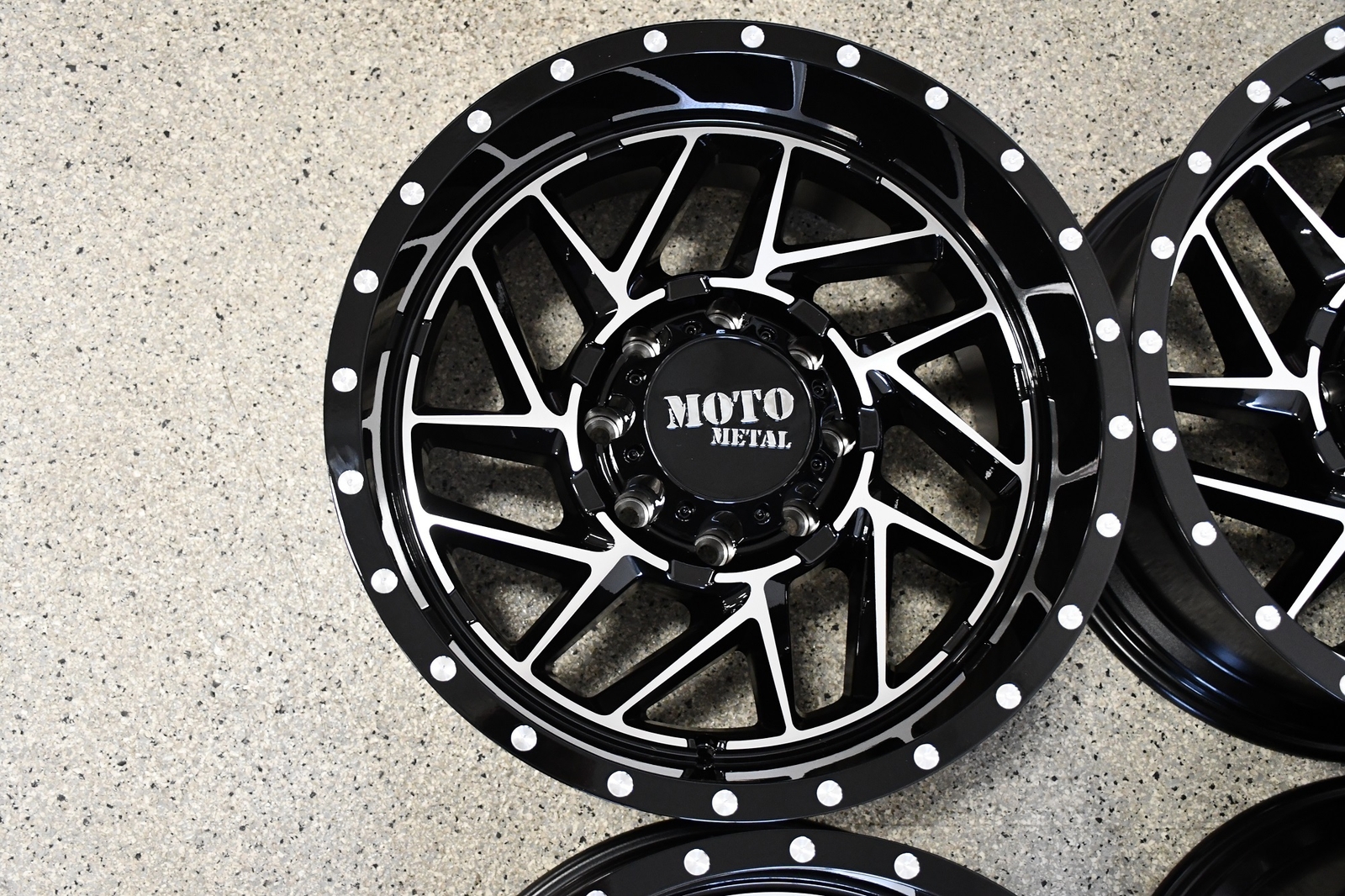 Set 4 Moto Metal MO985 Breakout 16x8 5x4.5 Gloss Black Machined Wheels ...
