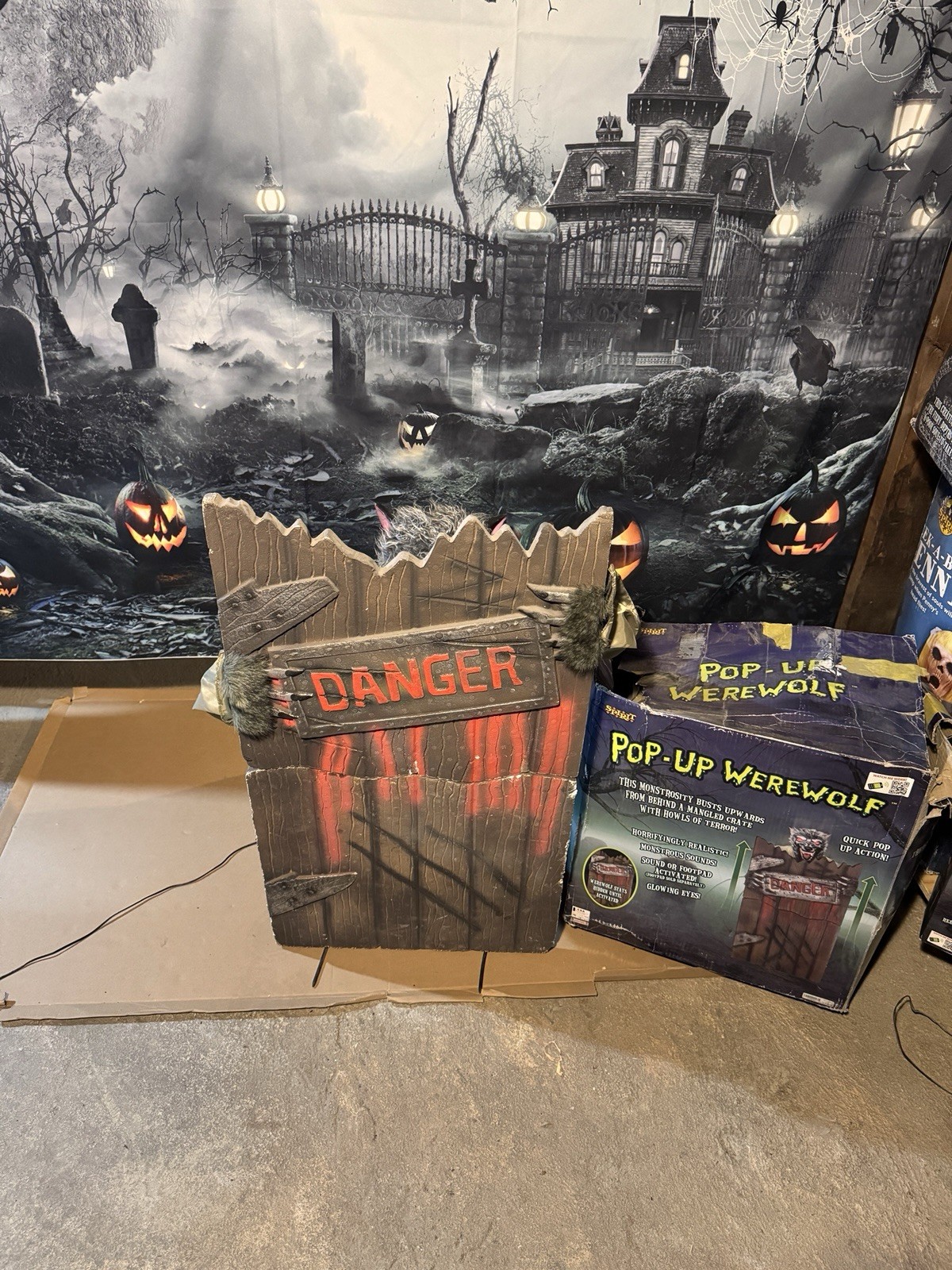 FULLY WORKING 2014 Pop-Up Werewolf Spirit Halloween Animatronic WITH ...