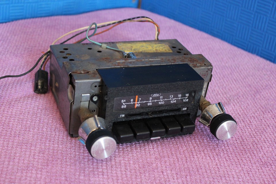 Vintage Classic 1970s Aeronutronic Ford Original 12V AM/FM Radio ...