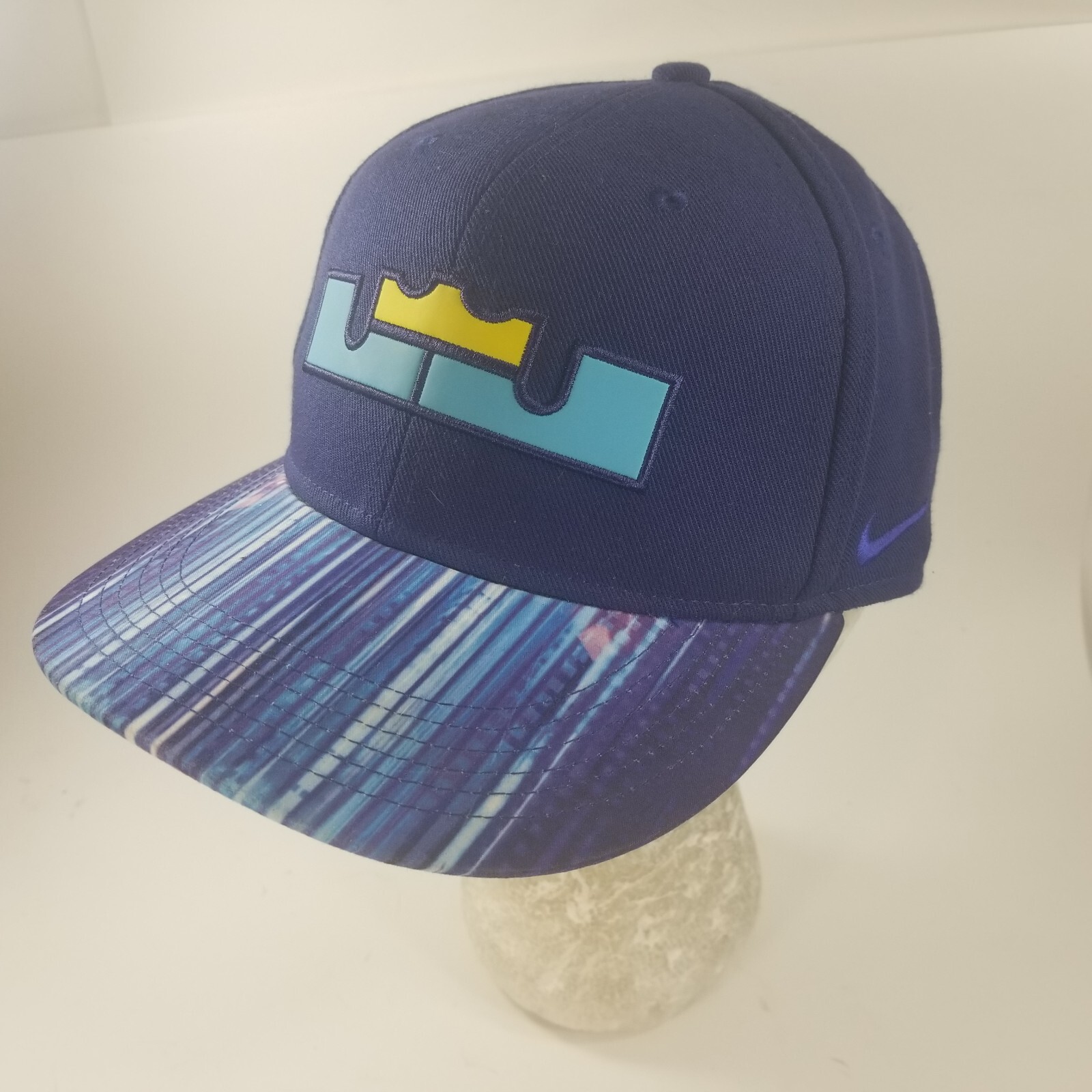 NIKE TRUE SWOOSH LEBRON JAMES THE KING LBJ CROWN LOGO… - Gem