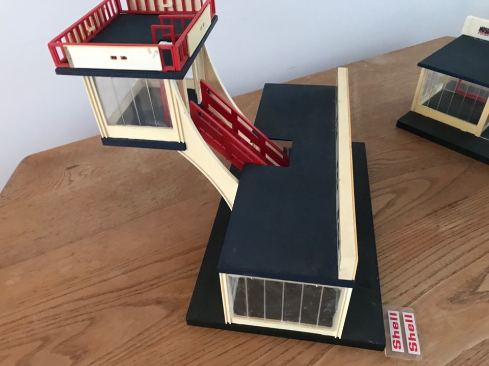 SCALEXTRIC TRACKSIDE PIT BUILDINGS CONTROL TOWER START GANTRY FRENCH | eBay