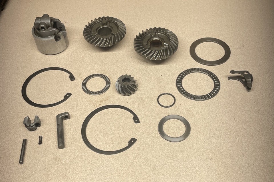 Johnson Evinrude OMC 70hp Gearcase gear set 318304 397338 327651 | eBay