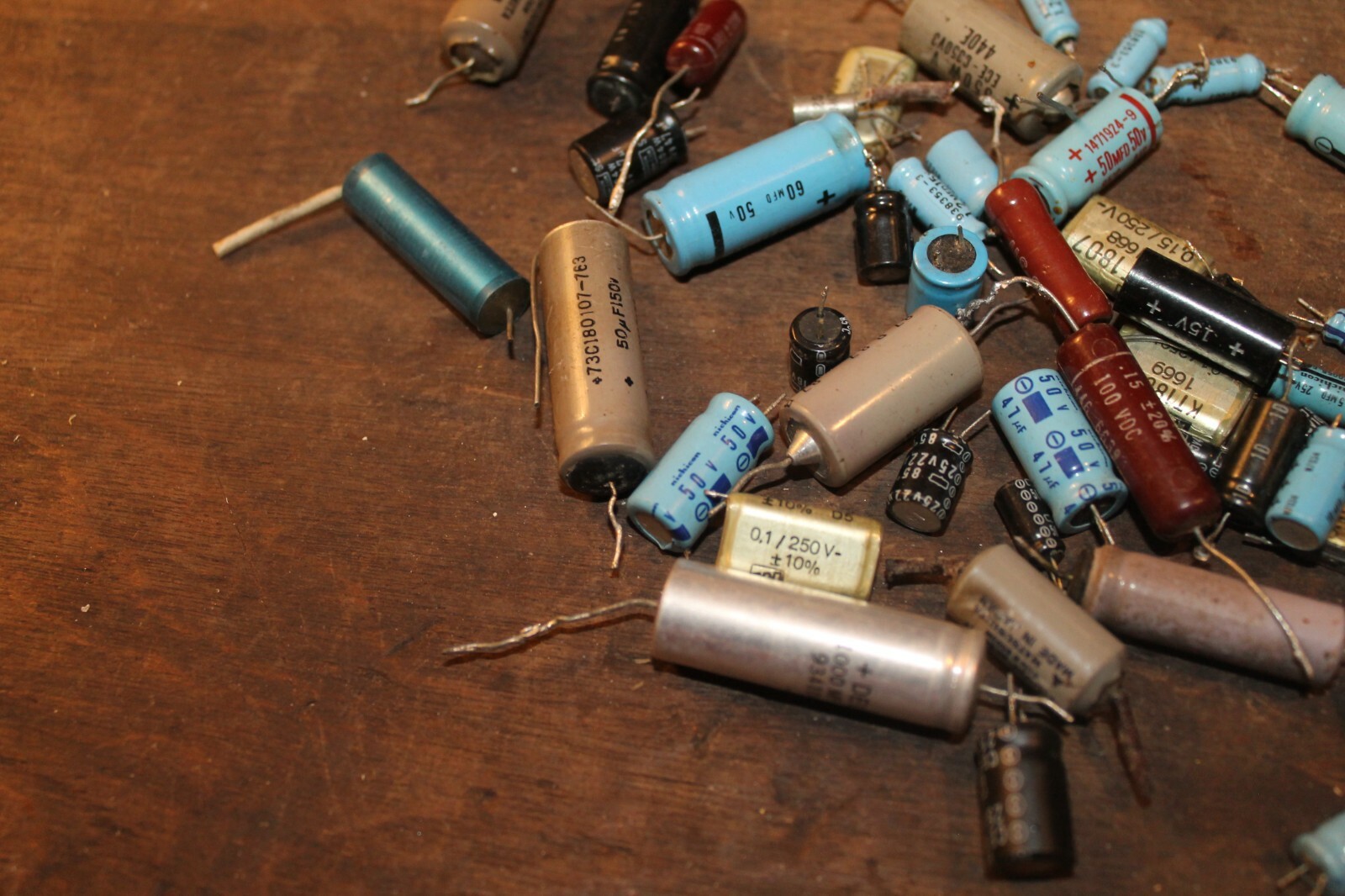 Vintage Electronic Lot of 60 Medium Size Capacitors | eBay