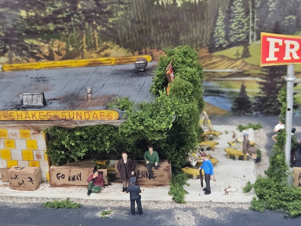 NEW BUILT HO RUN DOWN RESTAURANT ICE CREAM STORE FOR TRAIN LAYOUT ...