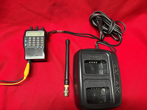 YAESU FT-530 DUAL BAND VHF/ UHF FM TRANSCEIVER NC-50 CHARGER NEEDS ...