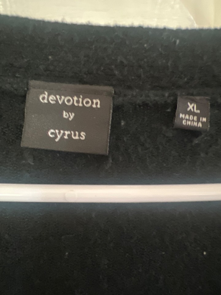 Devotion by Cyrus black sweater long coat style xl no pockets has ...