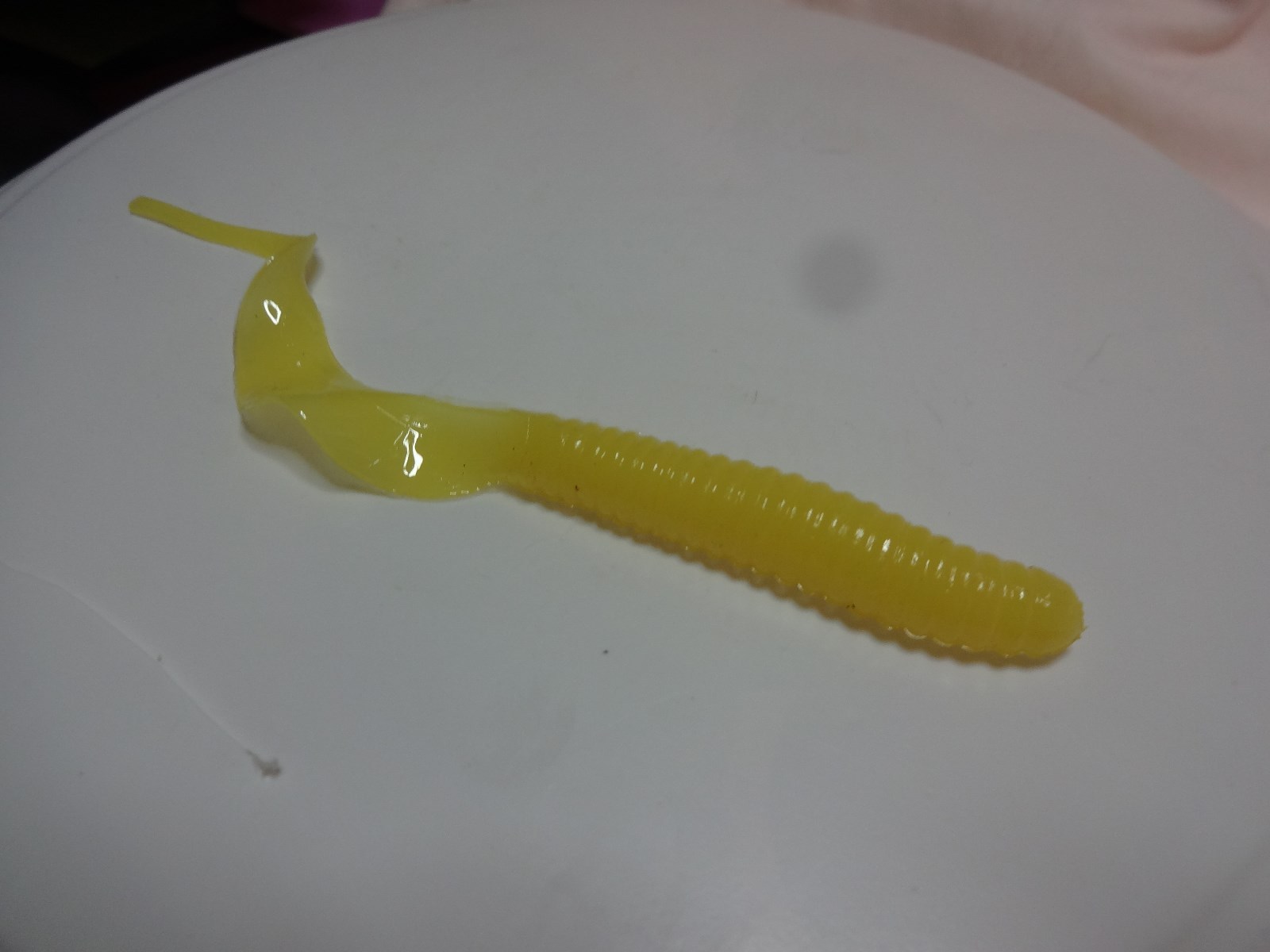 SOFT PLASTIC YELLOW APPROX. 5" CURL-TAIL GRUB WORM FISH BAIT 21 PIECE ...