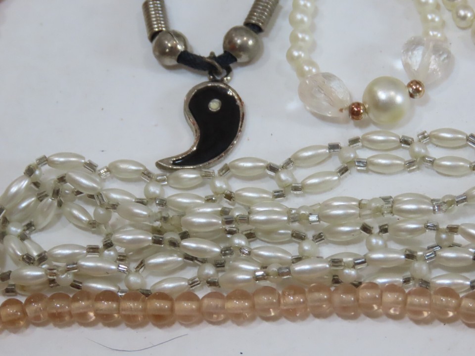 Vintage Necklace Lot Beaded Lucite Faux Pearl Glass Acrylic Huge Lot ...