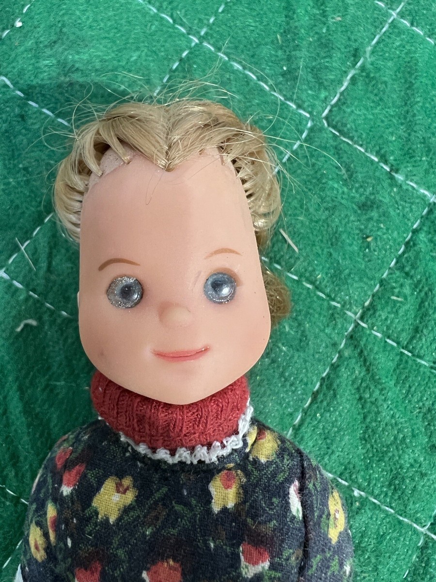 Stephanie Doll's Instagram, Twitter & Facebook on IDCrawl