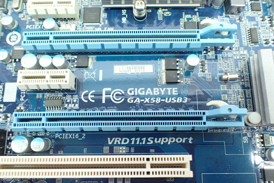 GIGABYTE GA-X58-USB3 Motherboard LGA1366 X58 DDR3 ATX + Intel i7-950 ...