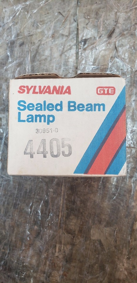 1 Pc Sylvania 4405 PAR36 30W 12.8V Beam Lamp Bulb Screw Terminal Base ...