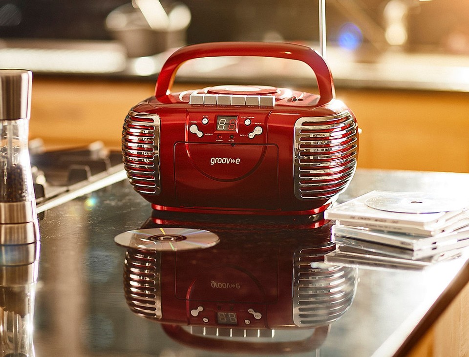 GROOV-E RETRO BOOMBOX PORTABLE CD CASSETTE & FM RADIO PLAYER - RED ...