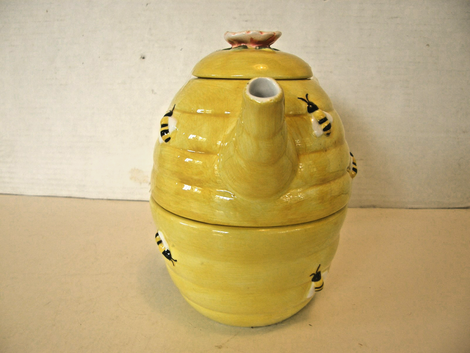 Trump Marina Hotel- Bee Hive Teapot w Cup -3-Piece Trump Collectible | eBay