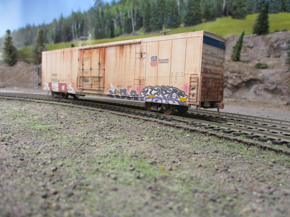 Ho custom weathered freight cars Walthers 64' mec. refrigerator boxcar ...