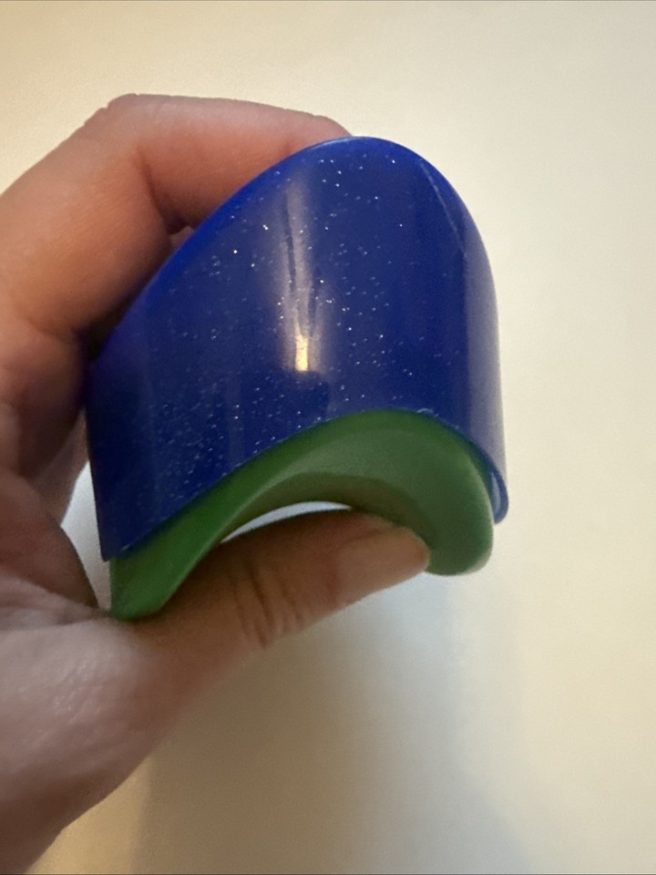 Vintage BLUE & GREEN Pringles Chip-On The Go Snack Travel Container | eBay