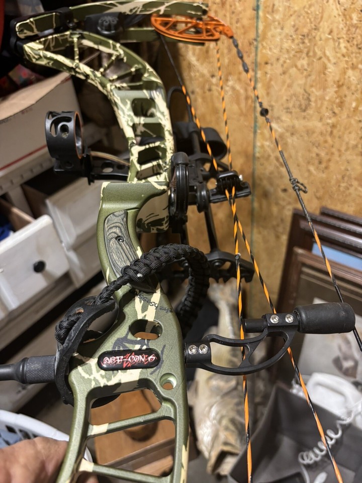 Right Hand Obsession Bow DEF-CON 6 Compound Bow Come With Case And ...