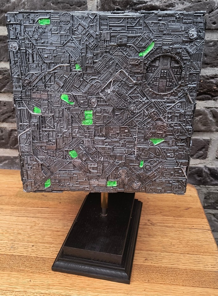 Star Trek First Contact Borg Cube mit Sphere Resin Warp Models ...