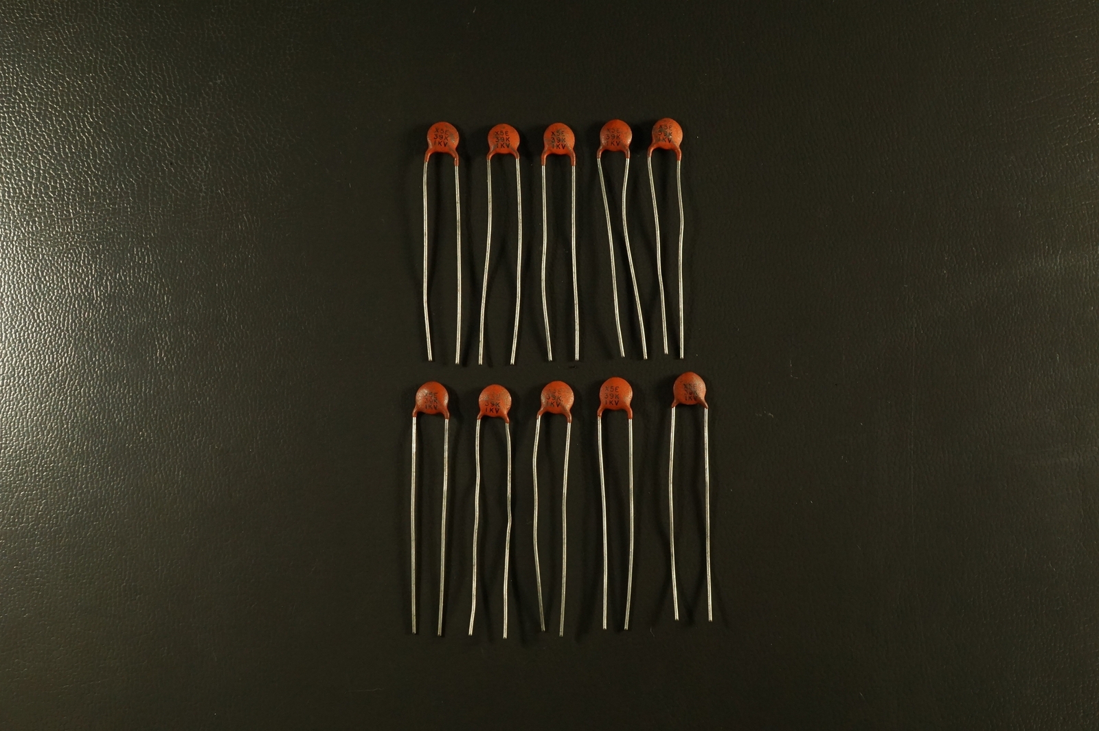 Lot of 10 10TSQ39 Vishay Capacitor 39pF 10% 1kV 1000V U2J NOS | eBay