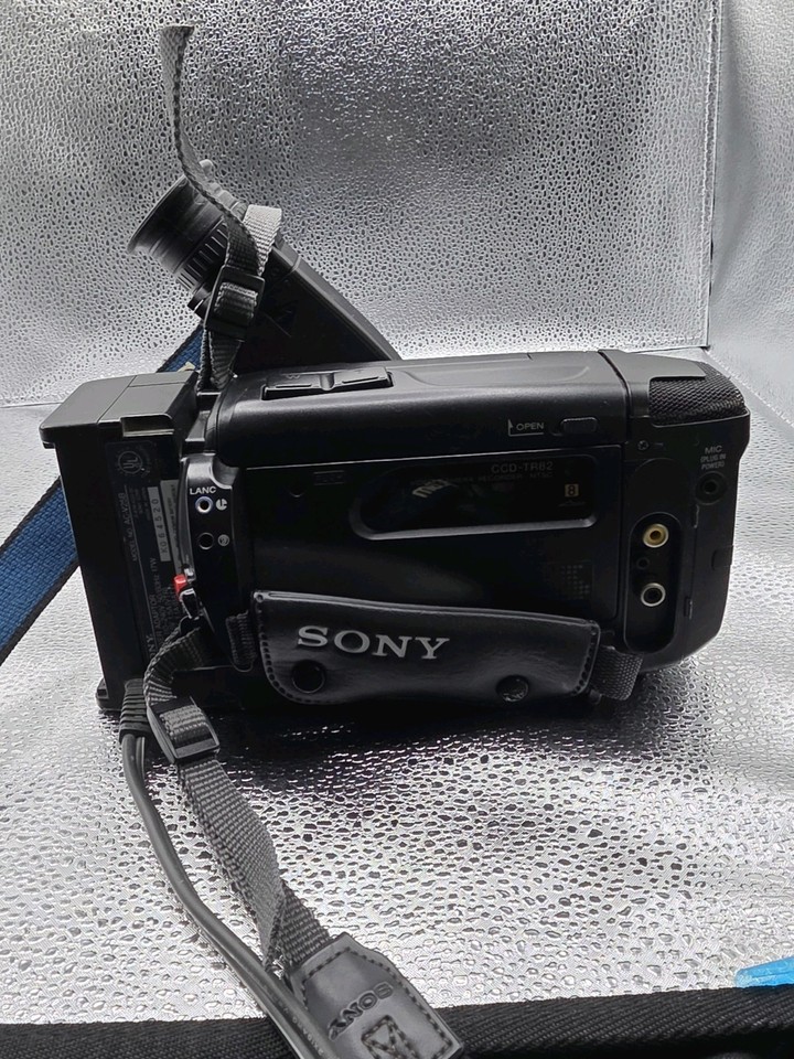 Sony CCD-TR82 8mm Video8 camera Camcorder VCR Player Video Transfer w ...