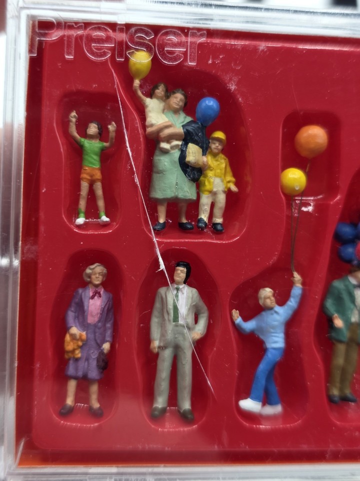 Preiser 24659 HO Scale Selling Balloons New Rare Vintage 1:87 ...