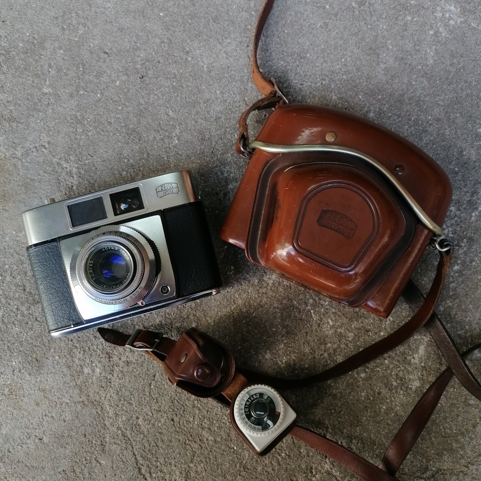 ZEISS Ikon Contina PRONTOR 250 S 1:2,8 / 45 with Case and Light Meter ...