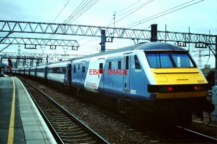 PHOTO CLASS 82 NO 82 107 NEWLY REPAINTED IN NATIONAL EXPRESS EAST ...