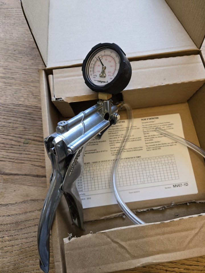 Mityvac MV8510 Silverline Elite Hand Pump Vacuum Pump with Gauge and ...