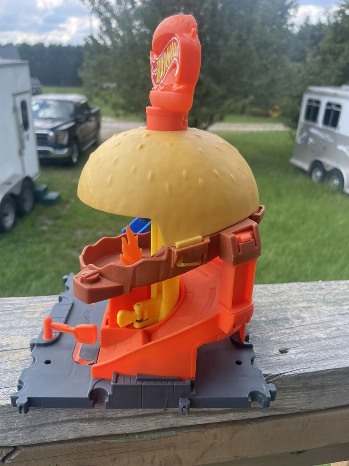 Hot Wheels City Downtown Burger Drive Thru Through Burger Blitz | eBay