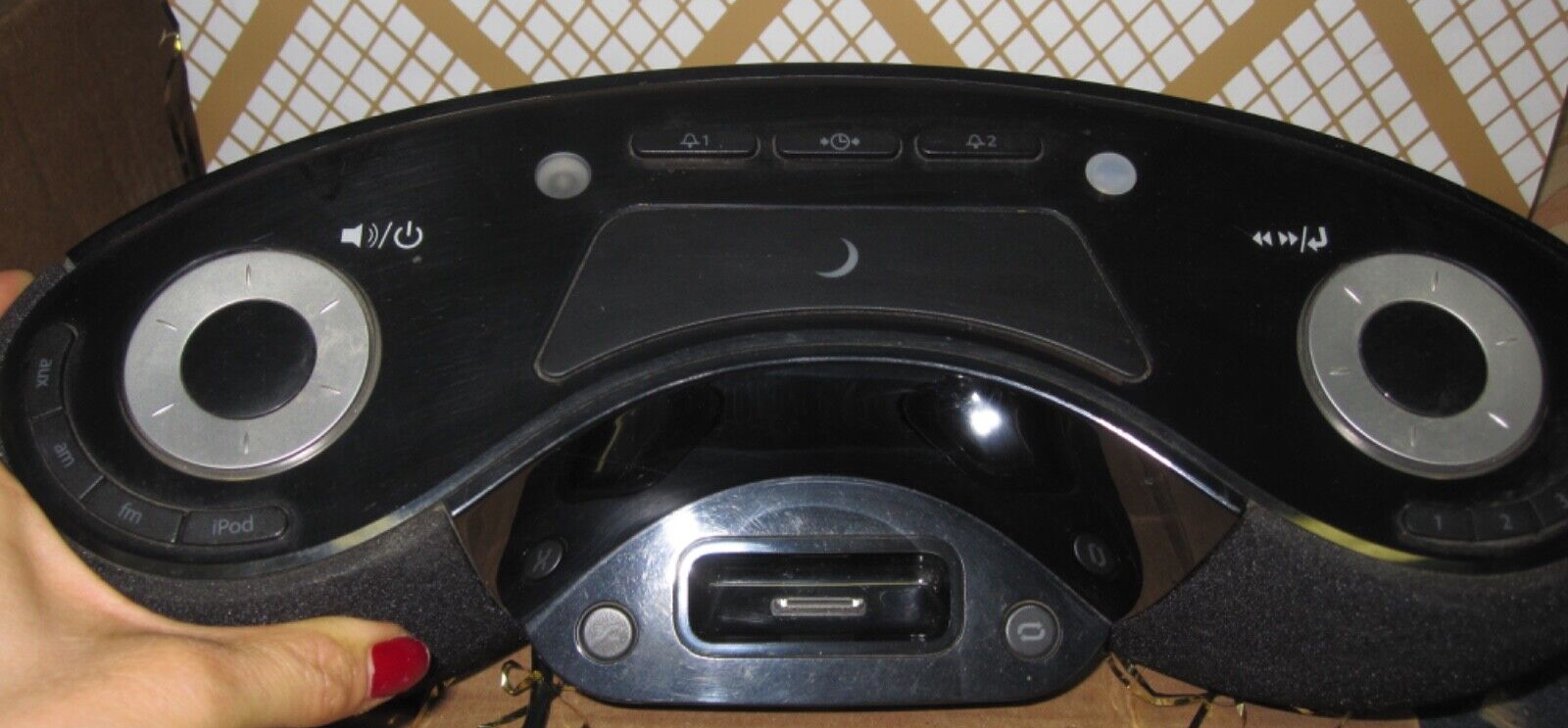 Logitech Pure-Fi Dream Speaker for iPod & iPhone w/AM/FM Radio Black ...