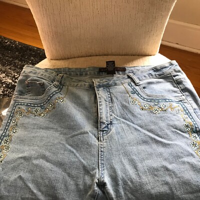 JEANSWEAR COSMOPOLITAN EMBROIDERED AND BEADED RHINESTONE CAPRI 16 reg ...