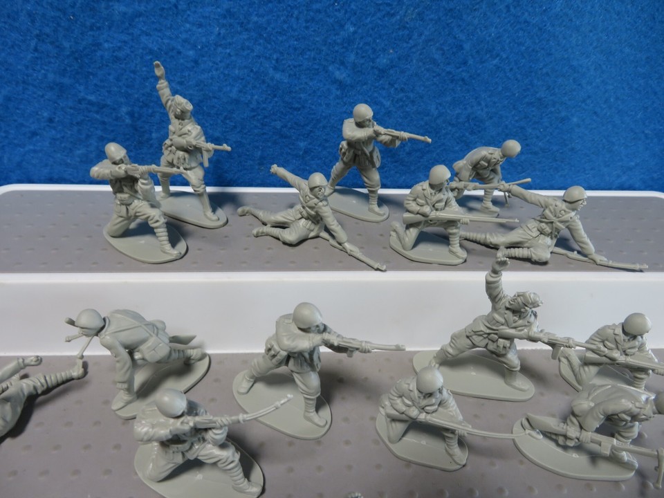 WWII Italian infantry 24 toy soldiers in 6 poses Classic Toy Soldiers ...