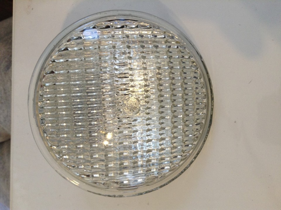 A47179 - A New 12V Sealed Light Bulb For A CaseIH 495, 595, 995, 3220 ...