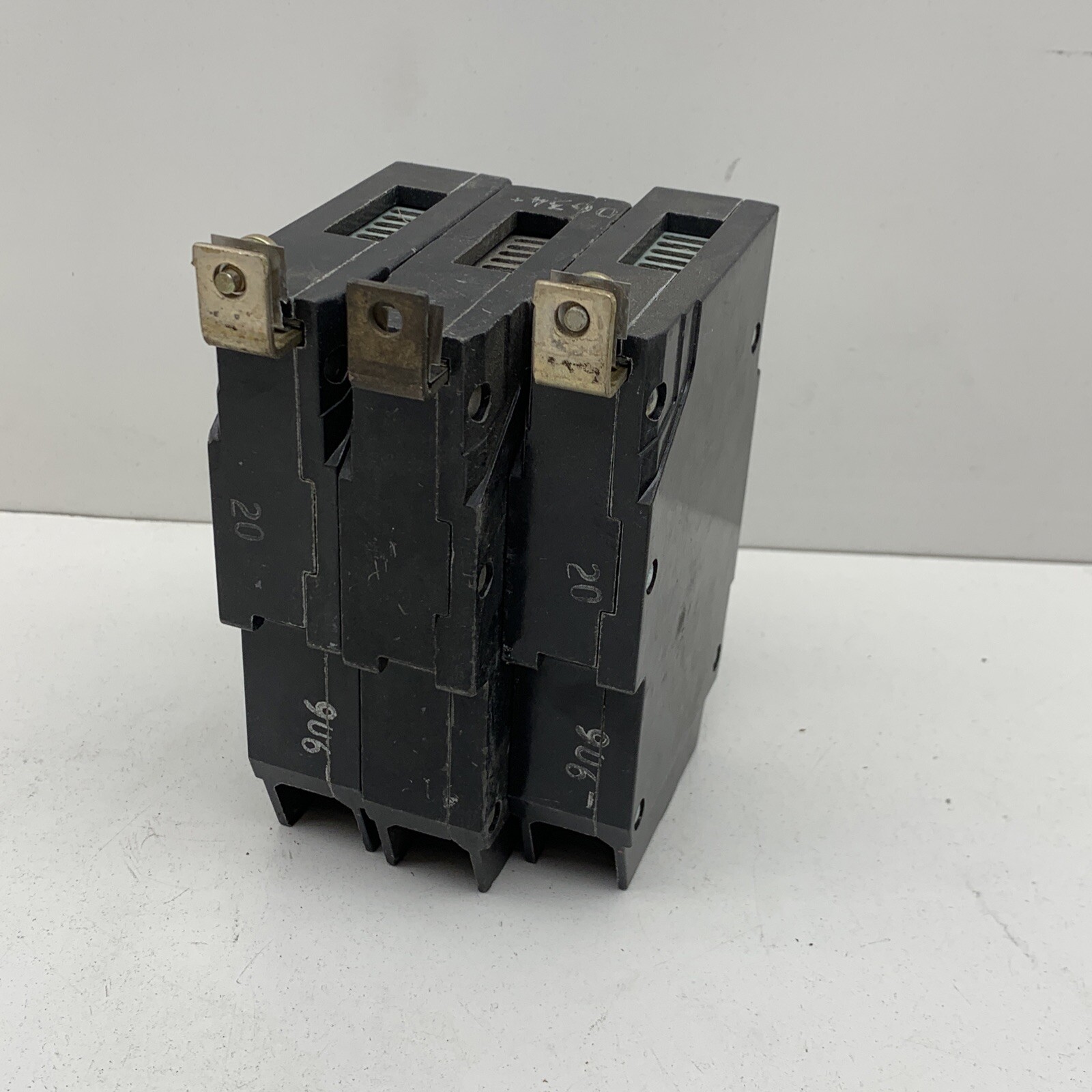 Lot of (3) GE TEY120 20-Amp 1-Pole TEY Circuit Breaker 20A 1P 277V ...