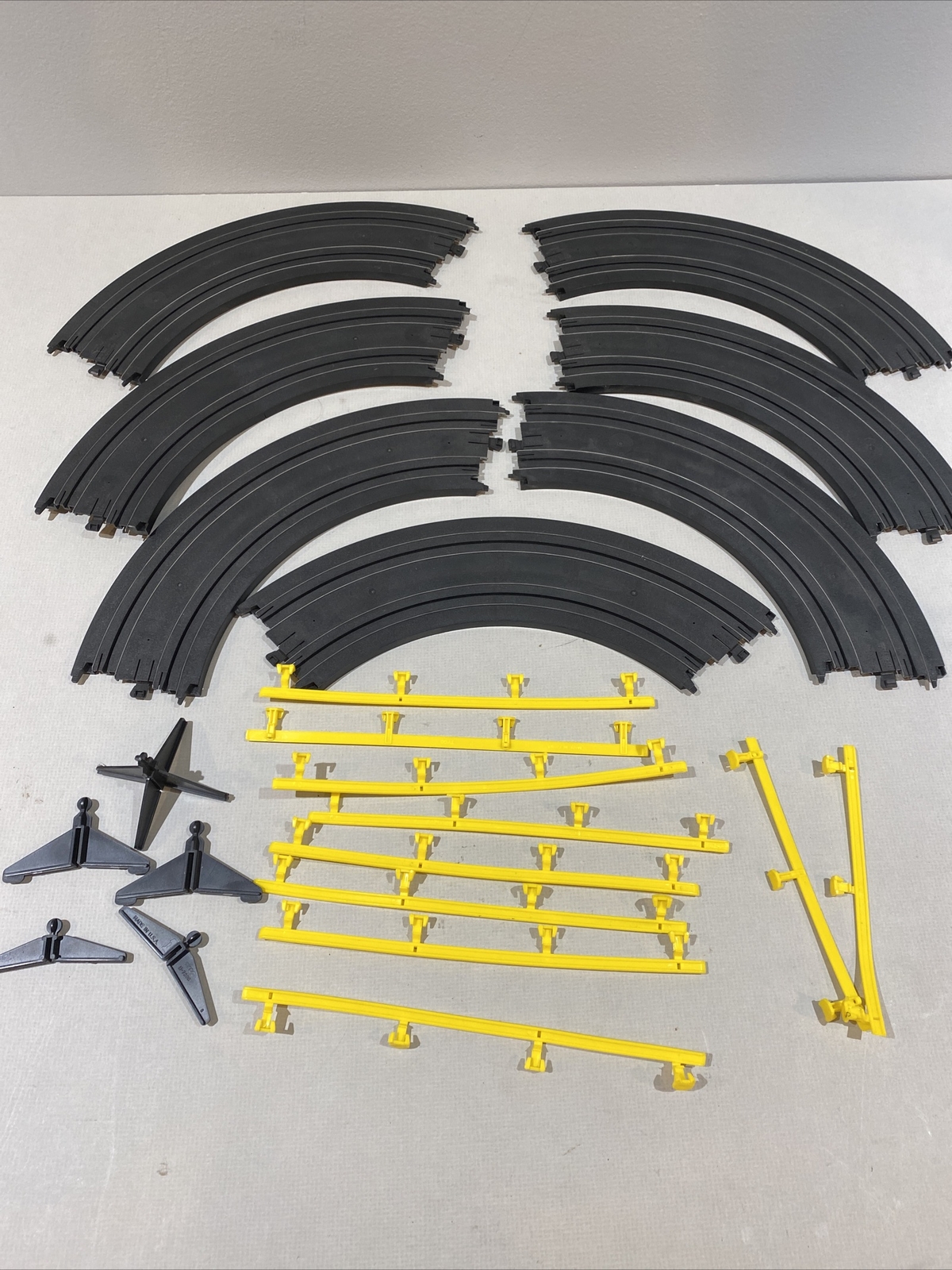 TYCO HO Slot Car 9" R 1/4 Circle Curve B5831 Lot of 7 + Guard Rails | eBay