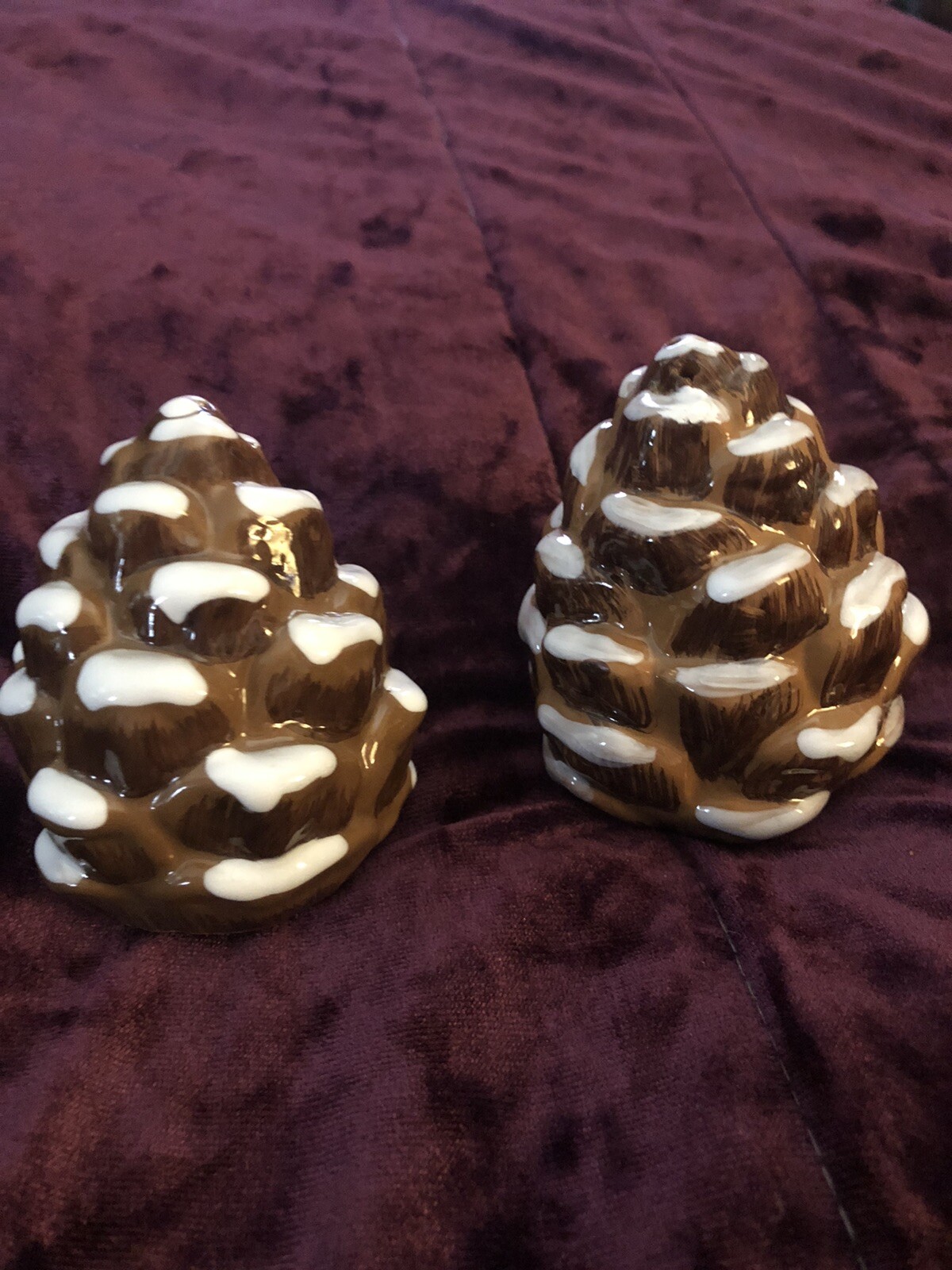 pine cones Salt and Pepper Shakers. Brown with Snow. ceramic vintage ...