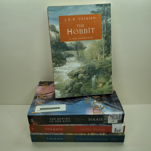 The Hobbit & Lord of The Rings 1-3 J.RR Tolkien Set 4 Books Complete ...